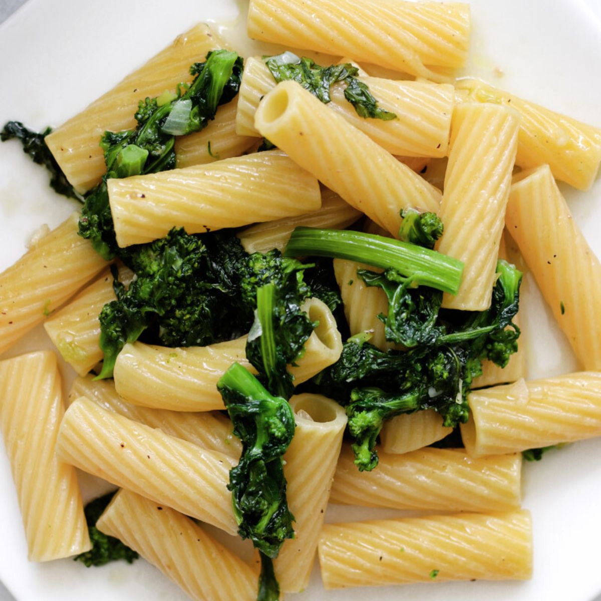 Easy Pasta with Rapini (Broccoli Rabe) – Ready in 20 Minutes
